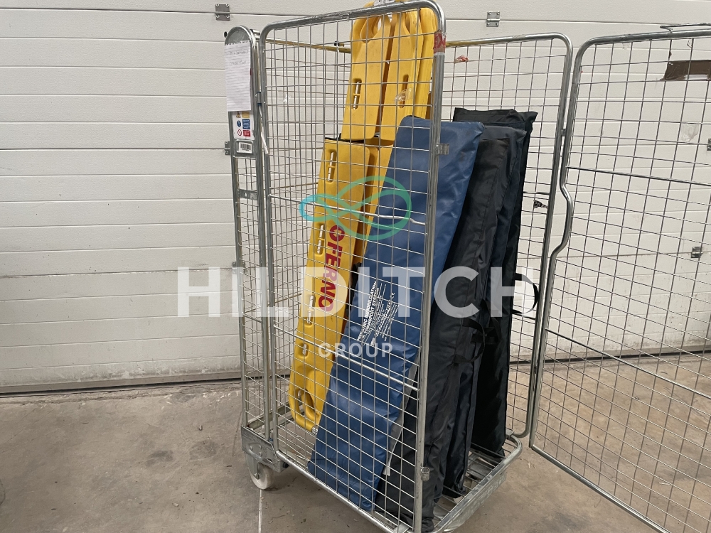 4 x Ferno Plastic Scoop Stretchers & 6 x Pedi-Pac 1 x DynaMed ...