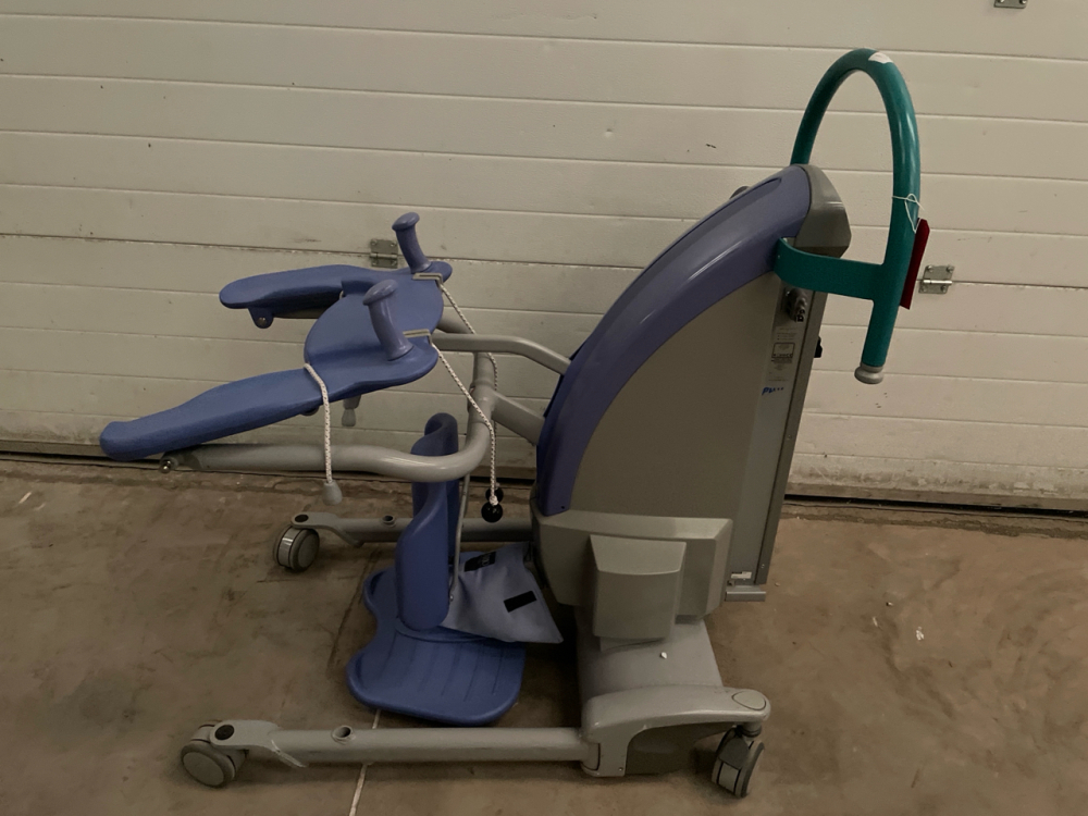 Arjo Sara Plus Sit-To-Stand Patient Hoist