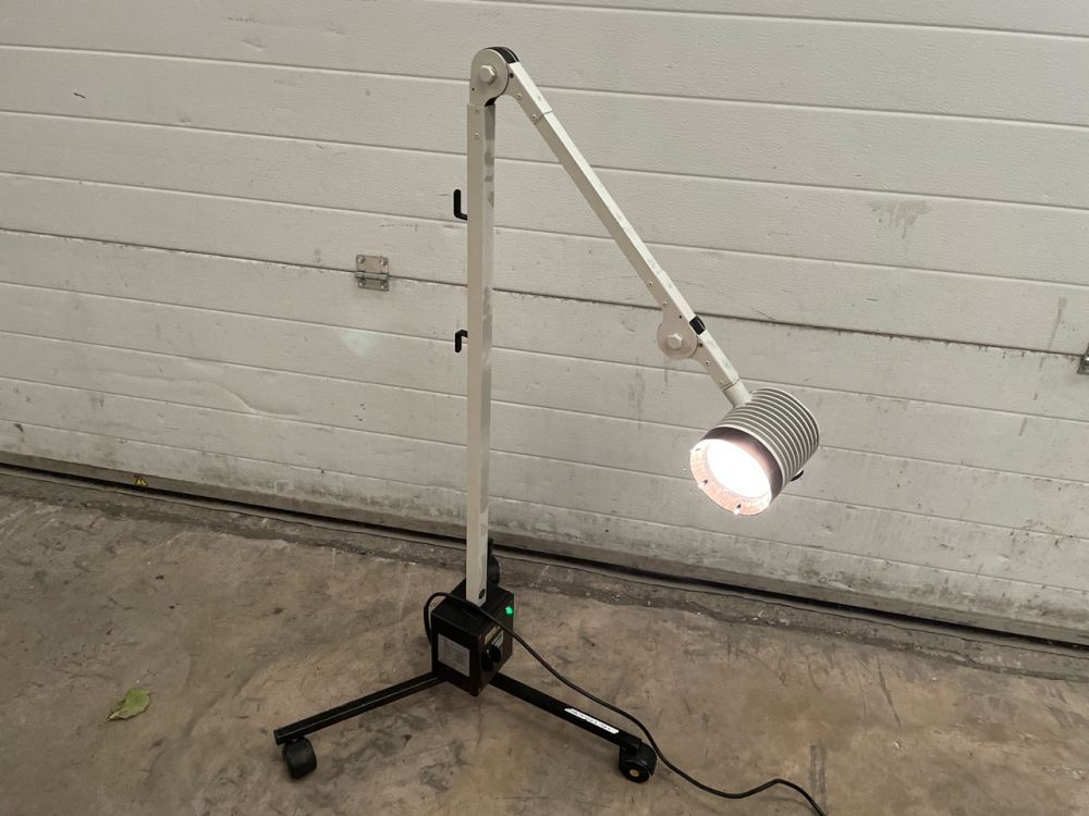 Daray 3000 Spotlight on Rollstand
