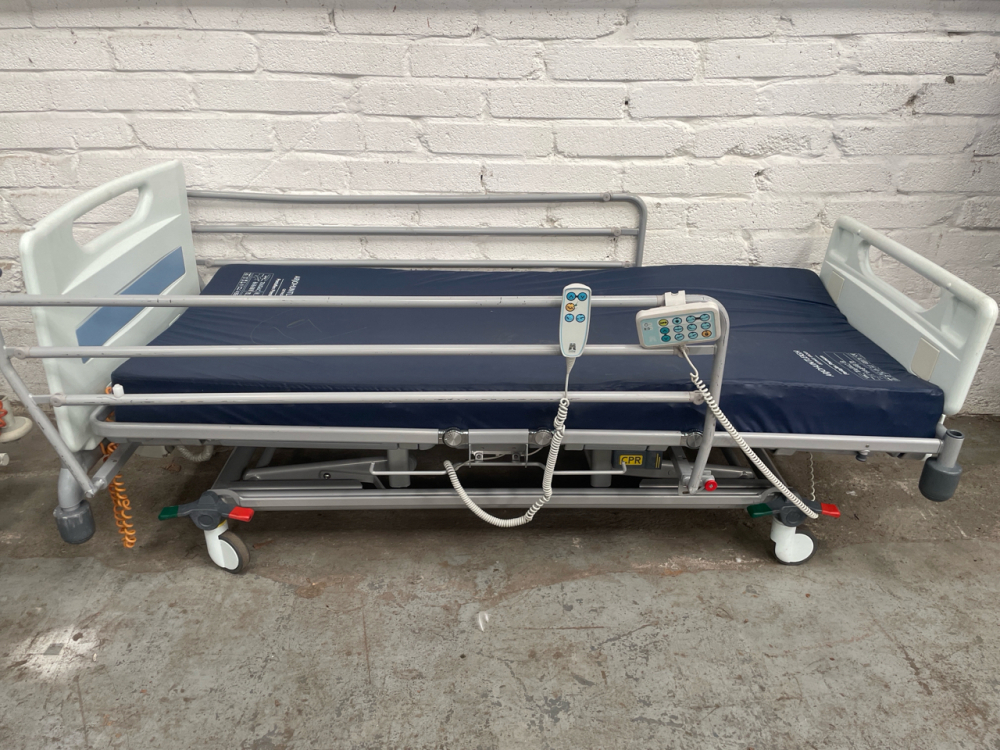 44 x Arjo / Huntleigh Enterprise 5000 Hospital Beds