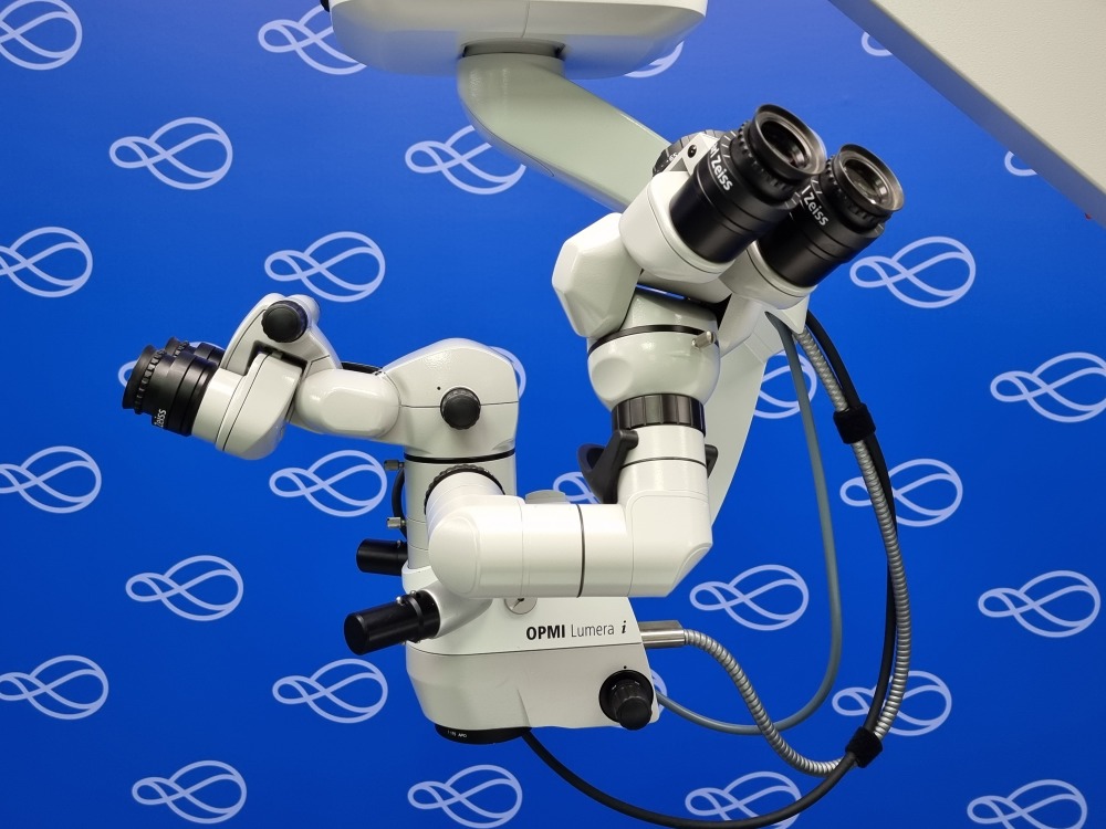 Zeiss OPMI Lumera i Operating Microscope